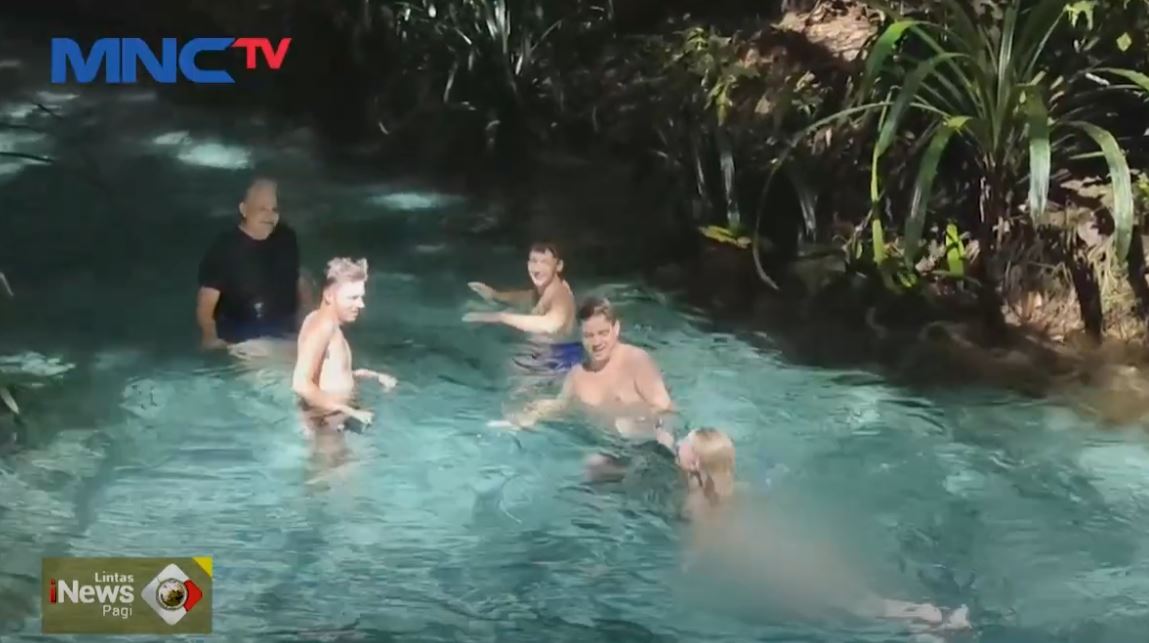 Kali Biru Surga Tersembunyi Di Tengah Pedalaman Hutan Waisai Papua