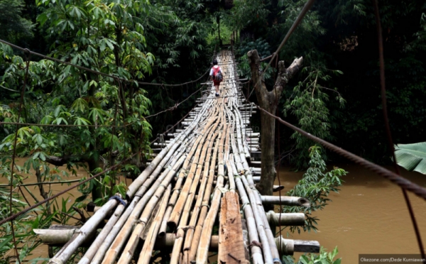 Jembatan Bambu Srengseng Sawah 0 : Foto Okezone Foto