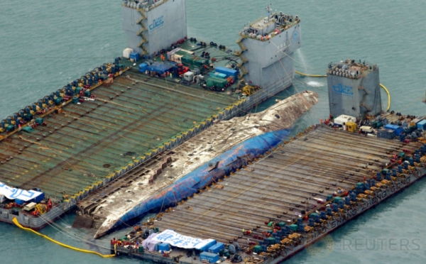 Begini Proses Pengangkatan Kapal Feri Sewol 0 : Foto Okezone Foto