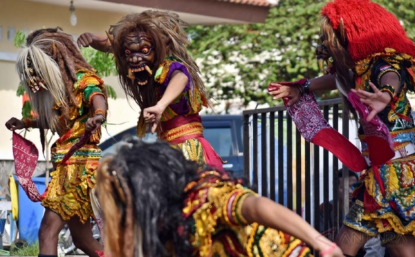 Kesenian Tari Rampak Gedruk Buto 0 : Foto Okezone Foto