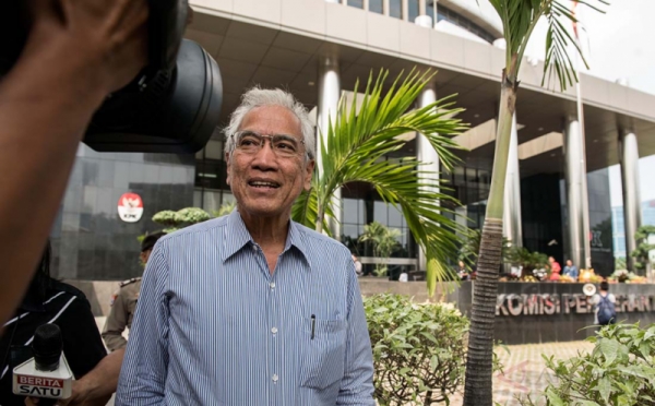 KPK Periksa Mantan Ketua BPPN Edwin Gerungan 0 : Foto Okezone Foto