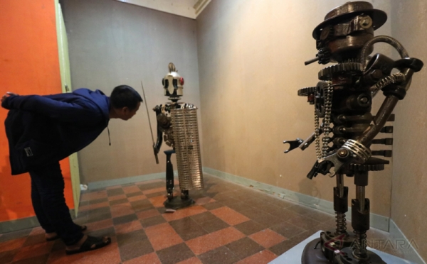Wow! Patung-Patung yang Dipajang pada Pameran Ini Berbahan Besi Bekas 0 ...