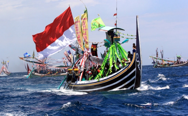 Tradisi Petik Laut Ungkapan Rasa Syukur Atas Hasil Tangkapan Ikan yang ... Tradisi Petik Laut Ungkapan Rasa Syukur Atas Hasil Tangkapan Ikan yang ...