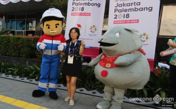 Boneka Maskot Pertamina Bentuk Orang Ramaikan Kirab Obor Asian Games ...