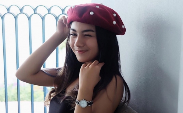 Pose Cantik Aktris dan Model Ersya Aurelia 0 : Foto Okezone Foto