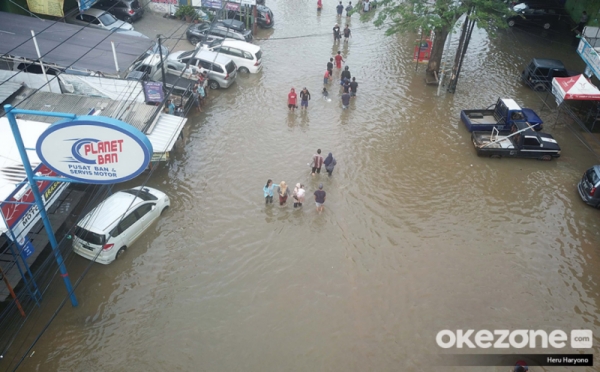Foto Aerial Kawasan Terdampak Banjir di Ciledug Indah 0 : Foto Okezone Foto
