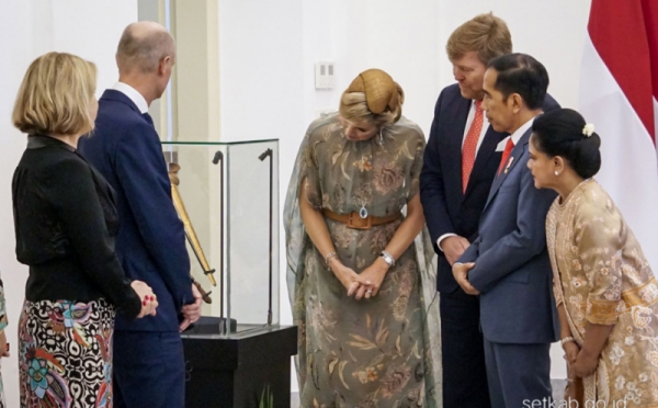 Raja And Ratu Belanda Diajak Melihat Keris Pangeran Diponegoro 0 Foto