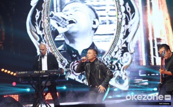 Aksi Band Mahadewa di Malam Puncak HUT Ke-31 RCTI 0 : Foto Okezone Foto