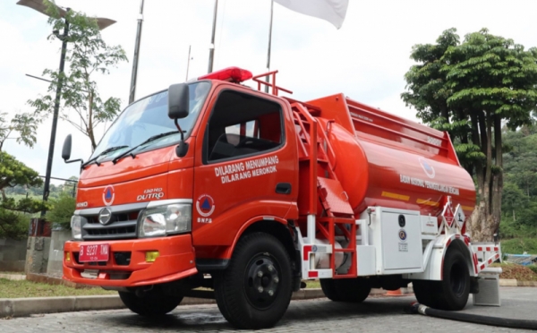 BNPB Berikan Bantuan Mobil Tangki Avtur untuk Mobilisasi Helikopter ...