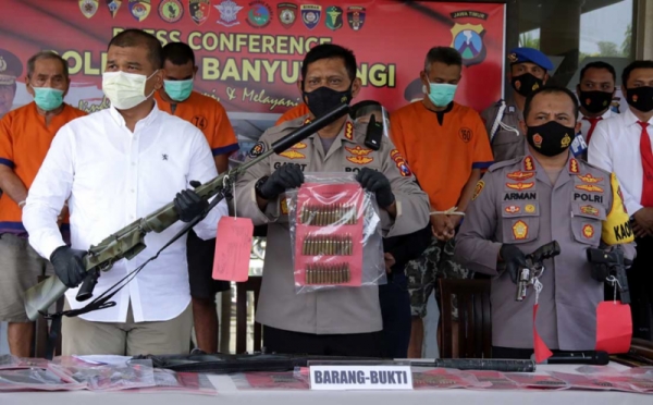 Polisi Amankan Senjata Laras Panjang M16 0 : Foto Okezone Foto