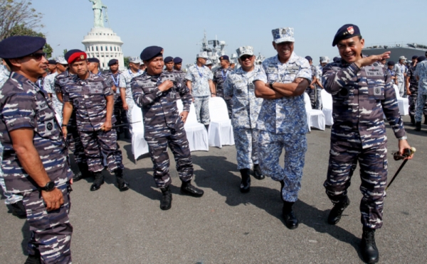 TNI AL Indonesia Latihan Bersama Tentara Laut Diraja Malaysia di Koarmada II Surabaya 0 : Foto ...