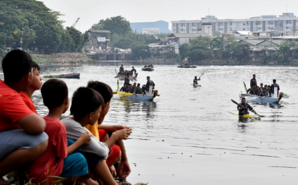 Prajurit TNI AL Atraksi Perahu Naga di Festival Pesona Wisata Pesisir ...