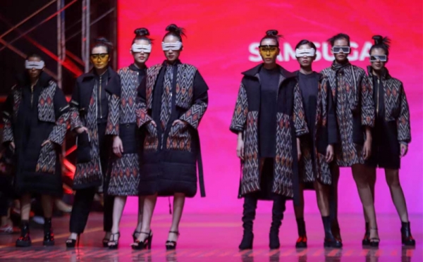 Agus Sunandar Tampilkan Koleksi Ready to Wear dari Kain Tenun 0 : Foto ...