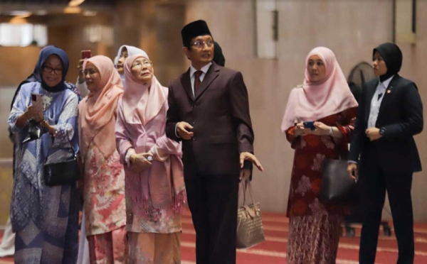 Istri PM Malaysia Wan Azizah Wan Ismail Kunjungi Masjid Istiqlal 0 ...