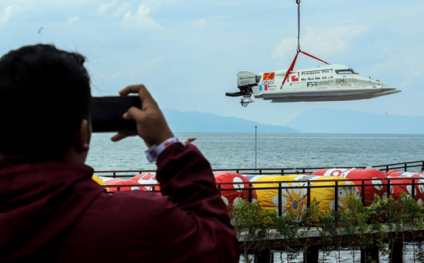 Mengintip Persiapan Kru Tim Peserta F1 Power Boat di Danau Toba 0 : Foto Okezone Foto