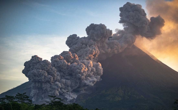 Foto-Foto Gunung Merapi Kembali Luncurkan Awan Panas Pagi Ini 0 : Foto ...