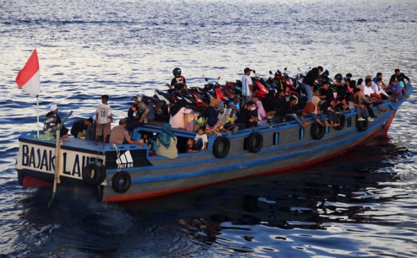 Arus Balik Menggunakan Kapal Kayu di Ternate 0 : Foto Okezone Foto