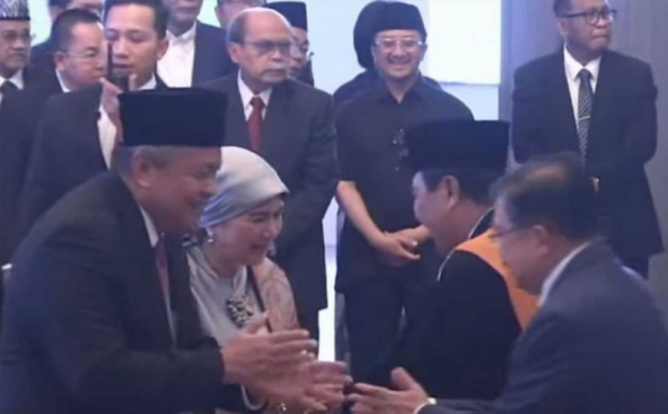 Hadiri Pelantikan Gubernur BI Perry Warjiyo, Ustaz Yusuf Mansur: Yakin, Ekonomi Bisa Stabil dan ...