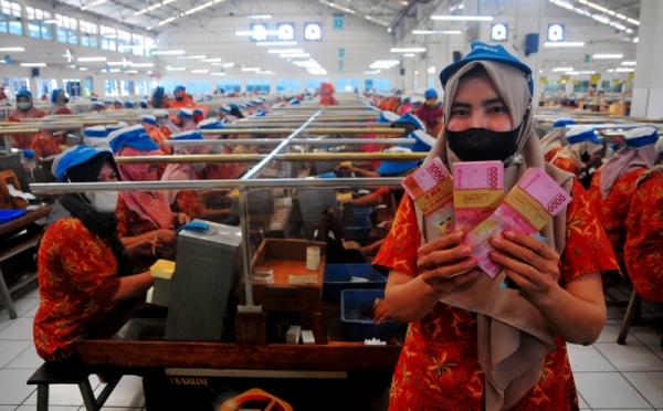Buruh Rokok di Kudus Terima BLT Sebesar Rp600 Ribu 0 : Foto Okezone Foto