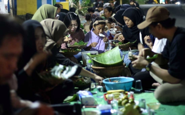 Tradisi Tumpeng Sewu Suku Osing Banyuwangi 0 : Foto Okezone Foto