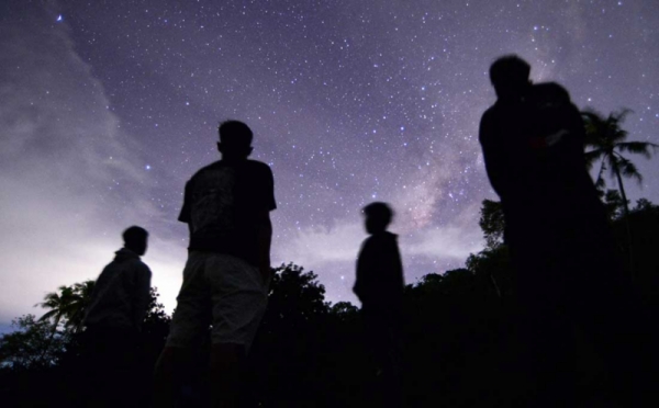 Menikmati Indahnya Gugusan Bintang di Langit Tanah Datar 0 : Foto ...