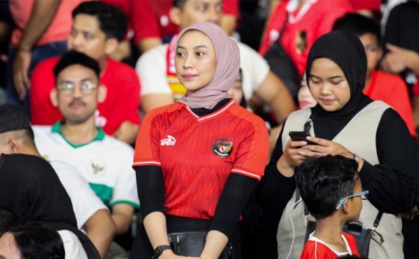 Potret Suporter Cantik Timnas Indonesia Nonton Langsung di Stadion GBK ...