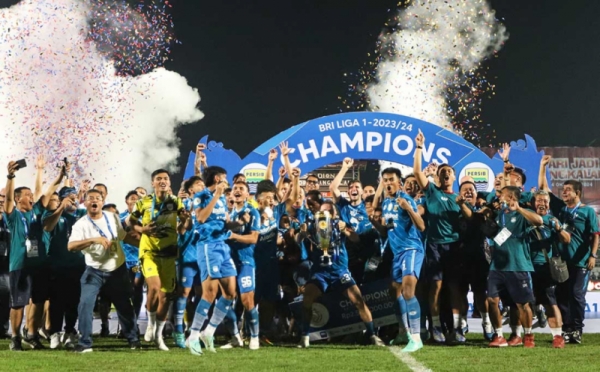 Foto-Foto Selebrasi Pemain Persib Bandung Juara Liga 1 0 : Foto Okezone ...