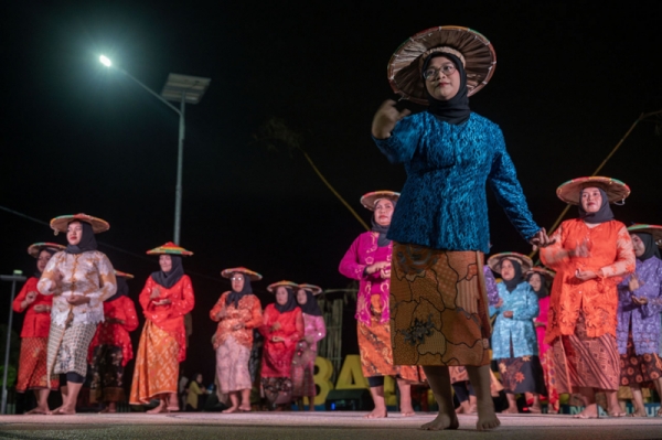 Tari Pamonte Gemakan Spirit Budaya di Pesta Kesenian Balaroa 0 : Foto ...