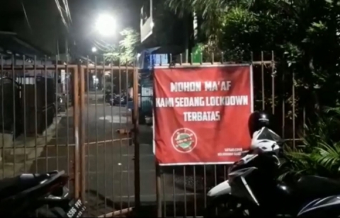 3 RT lockdown di Kelurahan Sumur Batu, Begini Suasananya : Okezone Video