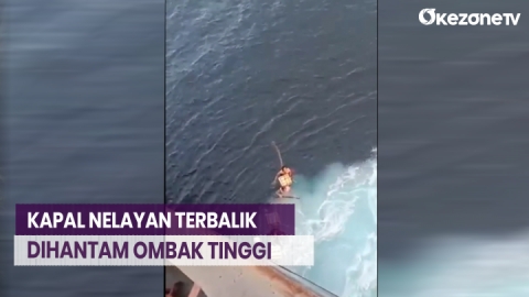 Kapal Nelayan Terbalik Dihantam Ombak, 3 Nelayan Terombang-ambing di Tengah Laut : Okezone Video