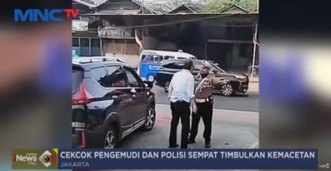 Viral! Pengemudi Marahi Polisi karena Tak Terima Ditegur Terobos Jalur Busway : Okezone Video