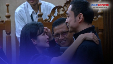 Harvey Moeis Peluk dan Cium Tangan Sandra Dewi di Ruang Sidang