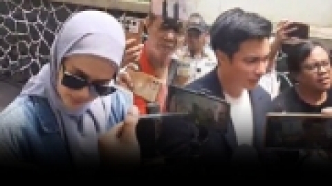 Keluar Ruang Sidang, Wajah Baim Wong dan Paula Verhoeven Sembap ...